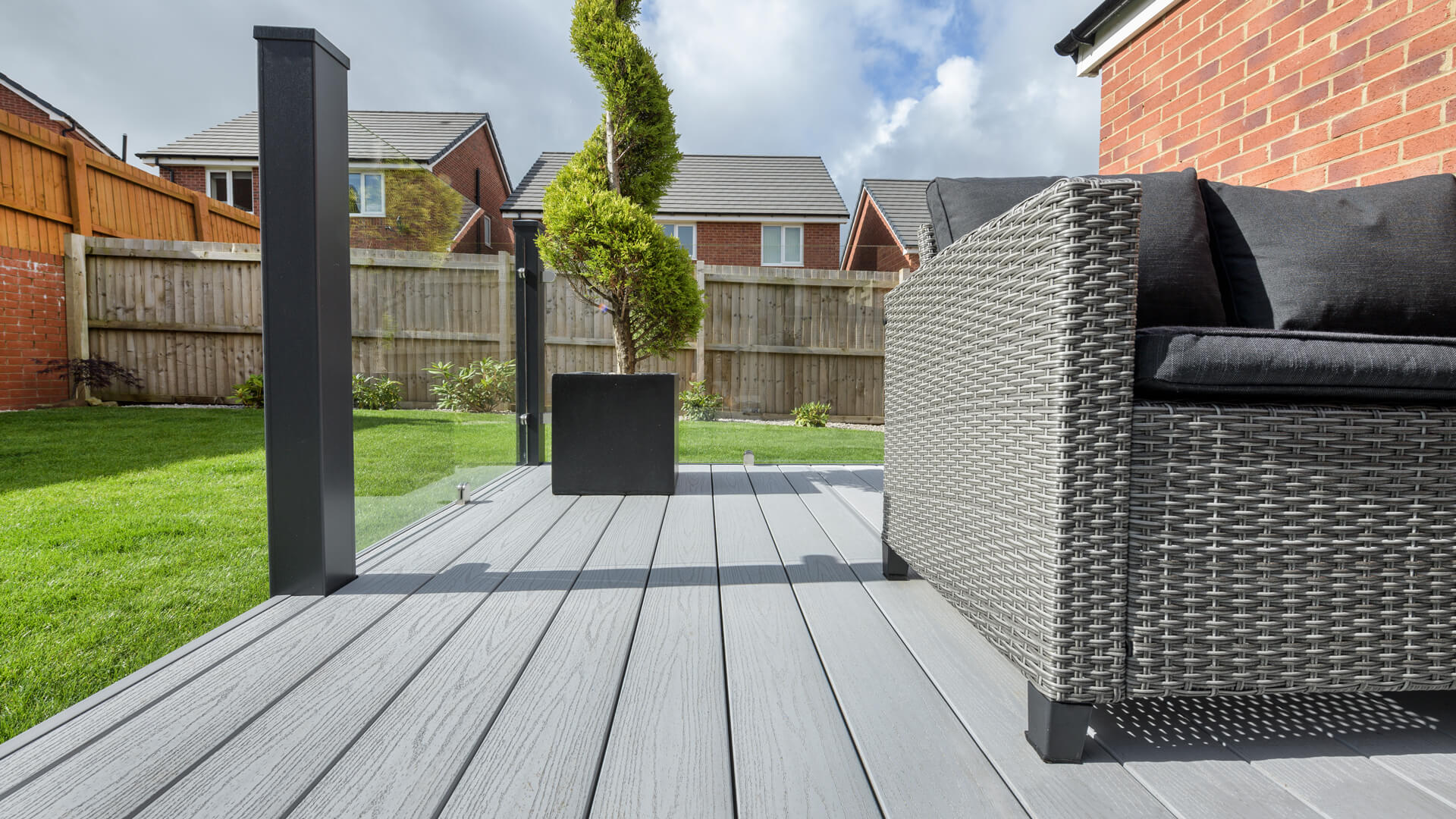 Deck Contractors: Expert Strategies to Secure the Right Team